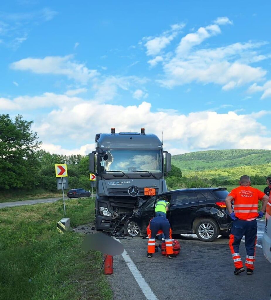Tragedie pe Drumul European 581! Doi oameni au murit, după ce mașina ...